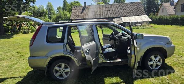 Pelēks Nissan X-Trail 2004 Jelgava, ar dzinēja tilpumu 2.20 L un nobraukumu 299 tūkst. km par 800 €, foto 6 vietnē AUTOMOTO.COM.LV