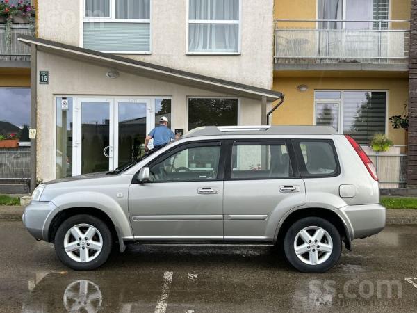 Nissan X-Trail 2004 in Riga on AUTOMOTO.COM.LV Grey Nissan X-Trail 2004 in Riga, with an engine capacity of 2.20 L and mileage of 330 thousand km for 2300 €, photo 3 on AUTOMOTO.COM.LV