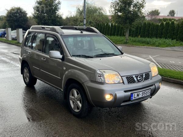 Nissan X-Trail 2004 in Riga on AUTOMOTO.COM.LV Grey Nissan X-Trail 2004 in Riga, with an engine capacity of 2.20 L and mileage of 330 thousand km for 2300 €, photo 5 on AUTOMOTO.COM.LV
