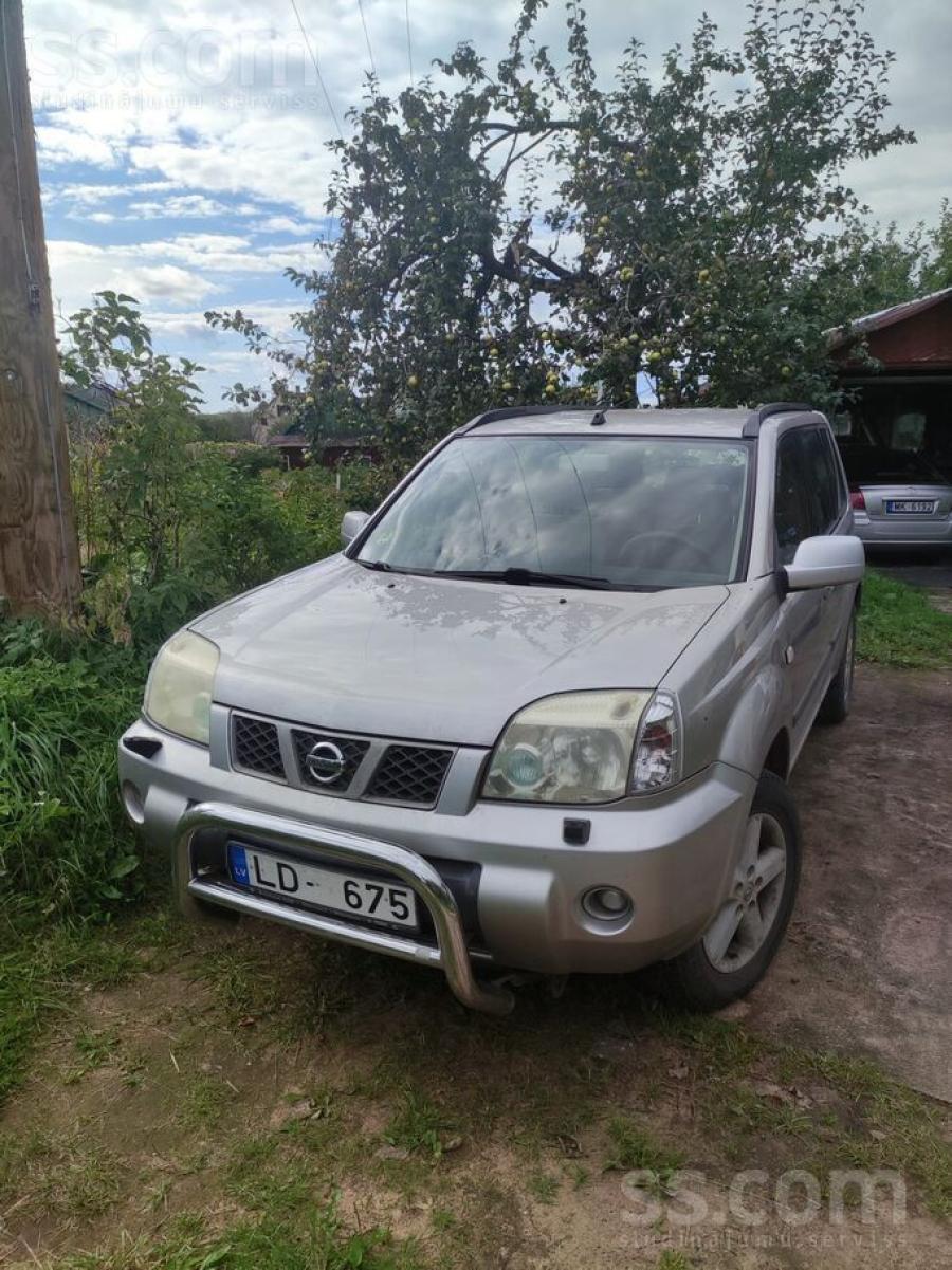 Pelēks Nissan X-Trail 2004 Daugavpils, ar dzinēja tilpumu 2.20 L un nobraukumu 375 tūkst. km par 1000 €, foto 1 vietnē AUTOMOTO.COM.LV