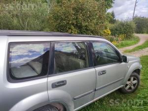 Pelēks Nissan X-Trail 2004 Daugavpils, ar dzinēja tilpumu 2.20 L un nobraukumu 375 tūkst. km par 1000 €, foto 5 vietnē AUTOMOTO.COM.LV