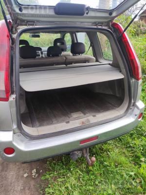 Pelēks Nissan X-Trail 2004 Daugavpils, ar dzinēja tilpumu 2.20 L un nobraukumu 375 tūkst. km par 1000 €, foto 7 vietnē AUTOMOTO.COM.LV