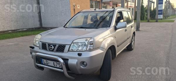 Pelēks Nissan X-Trail 2004 Daugavpils, ar dzinēja tilpumu 2.20 L un nobraukumu 376 tūkst. km par 850 €, foto 1 vietnē AUTOMOTO.COM.LV