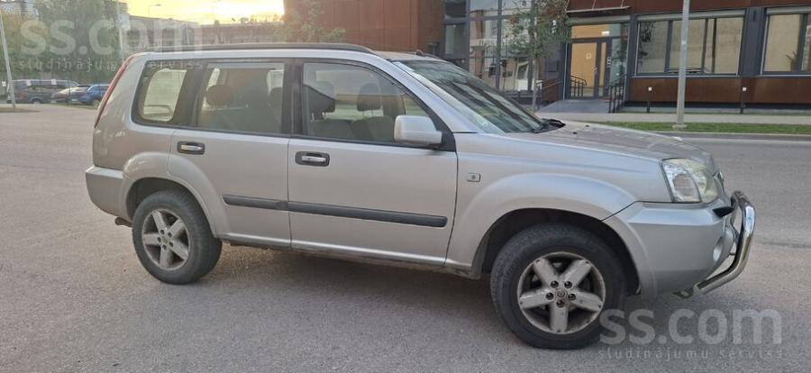 Grey Nissan X-Trail 2004 in Daugavpils, with an engine capacity of 2.20 L and mileage of 376 thousand km for 850 €, photo 4 on AUTOMOTO.COM.LV