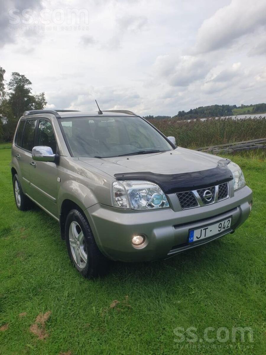 Grey Nissan X-Trail 2004 in Rezekne, with an engine capacity of 2.20 L and mileage of 349 thousand km for 2550 €, photo 3 on AUTOMOTO.COM.LV