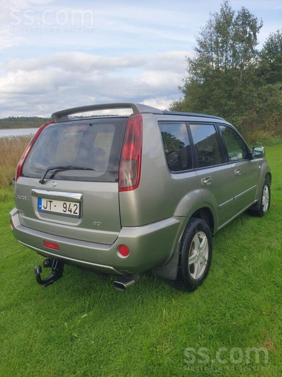 Grey Nissan X-Trail 2004 in Rezekne, with an engine capacity of 2.20 L and mileage of 349 thousand km for 2550 €, photo 4 on AUTOMOTO.COM.LV