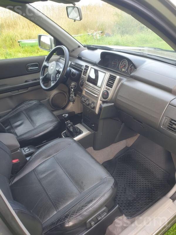 Grey Nissan X-Trail 2004 in Rezekne, with an engine capacity of 2.20 L and mileage of 349 thousand km for 2550 €, photo 8 on AUTOMOTO.COM.LV