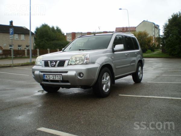 Pelēks Nissan X-Trail 2004 Daugavpils, ar dzinēja tilpumu 2.20 L un nobraukumu 294 tūkst. km par 1750 €, foto 1 vietnē AUTOMOTO.COM.LV