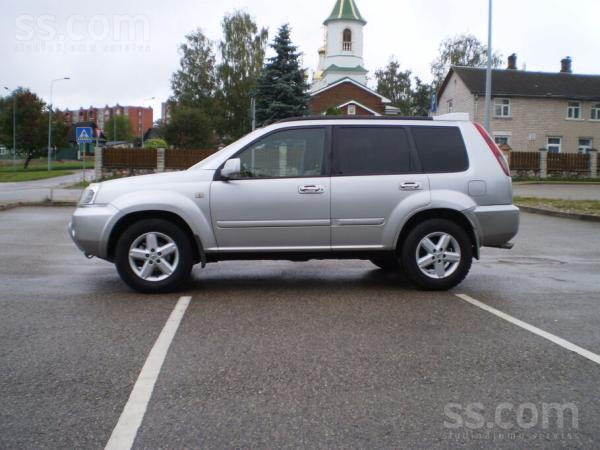 Pelēks Nissan X-Trail 2004 Daugavpils, ar dzinēja tilpumu 2.20 L un nobraukumu 294 tūkst. km par 1750 €, foto 3 vietnē AUTOMOTO.COM.LV
