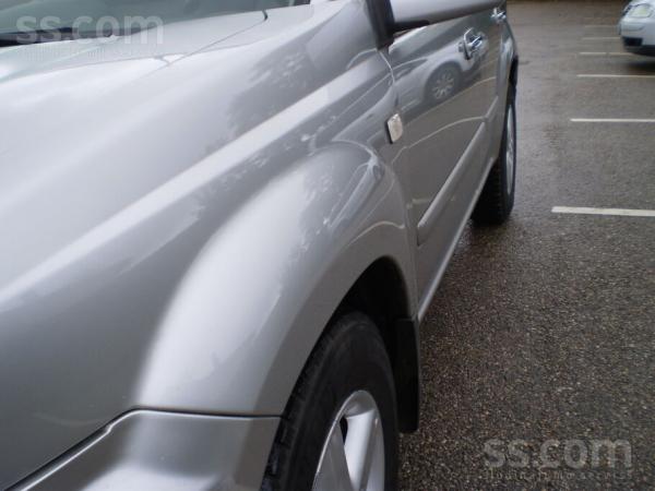 Pelēks Nissan X-Trail 2004 Daugavpils, ar dzinēja tilpumu 2.20 L un nobraukumu 294 tūkst. km par 1750 €, foto 5 vietnē AUTOMOTO.COM.LV