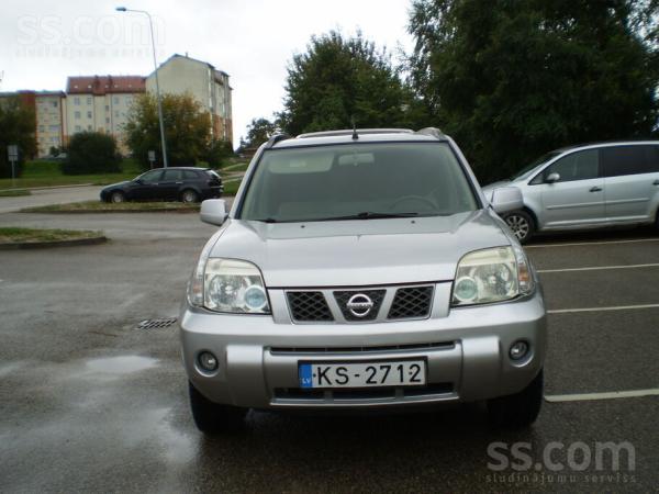 Pelēks Nissan X-Trail 2004 Daugavpils, ar dzinēja tilpumu 2.20 L un nobraukumu 294 tūkst. km par 1750 €, foto 6 vietnē AUTOMOTO.COM.LV
