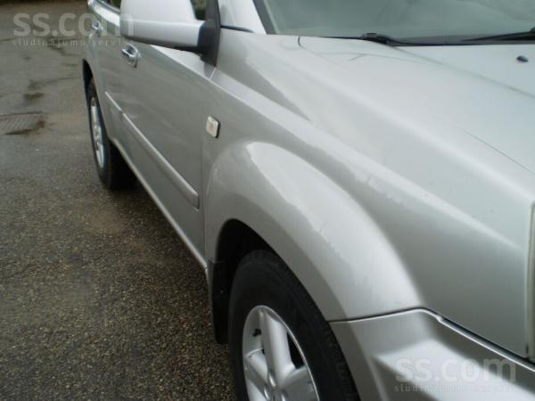 Pelēks Nissan X-Trail 2004 Daugavpils, ar dzinēja tilpumu 2.20 L un nobraukumu 294 tūkst. km par 1750 €, foto 8 vietnē AUTOMOTO.COM.LV