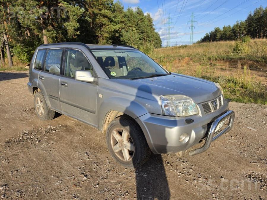 Grey Nissan X-Trail 2004 in Daugavpils, with an engine capacity of 2.20 L and mileage of 375 thousand km for 680 €, photo 3 on AUTOMOTO.COM.LV