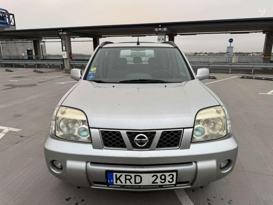 Pelēks Nissan X-Trail 2005 Viļņa, ar dzinēja tilpumu 2.20 L un nobraukumu 240 tūkst. km par 1999 €, foto 3 vietnē AUTOMOTO.COM.LV