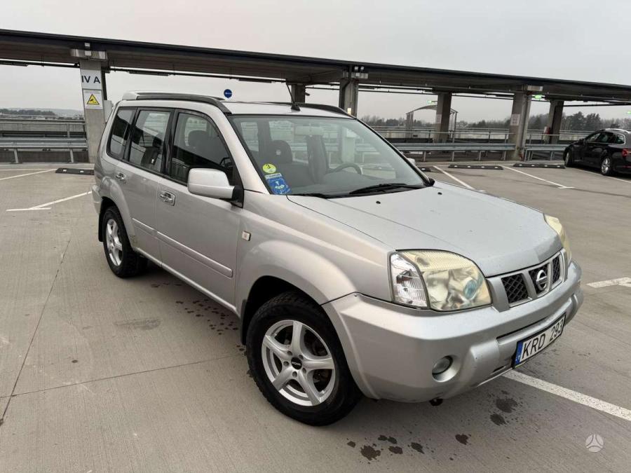 Pelēks Nissan X-Trail 2005 Viļņa, ar dzinēja tilpumu 2.20 L un nobraukumu 240 tūkst. km par 1999 €, foto 4 vietnē AUTOMOTO.COM.LV