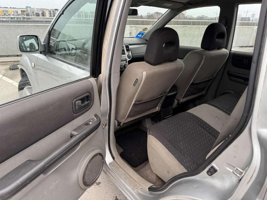 Pelēks Nissan X-Trail 2005 Viļņa, ar dzinēja tilpumu 2.20 L un nobraukumu 240 tūkst. km par 1999 €, foto 9 vietnē AUTOMOTO.COM.LV