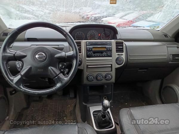 Grey Nissan X-Trail 2005 in Tallinn, with an engine capacity of 2.20 L and mileage of 266 thousand km for 899 €, photo 5 on AUTOMOTO.COM.LV