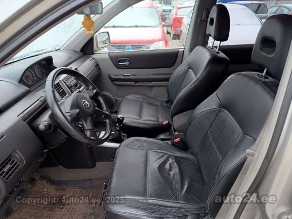 Grey Nissan X-Trail 2005 in Tallinn, with an engine capacity of 2.20 L and mileage of 266 thousand km for 899 €, photo 6 on AUTOMOTO.COM.LV