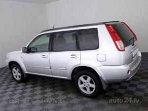 Grey Nissan X-Trail 2005 in Tallinn, with an engine capacity of 2.50 L and mileage of 293 thousand km for 1299 €, photo 4 on AUTOMOTO.COM.LV