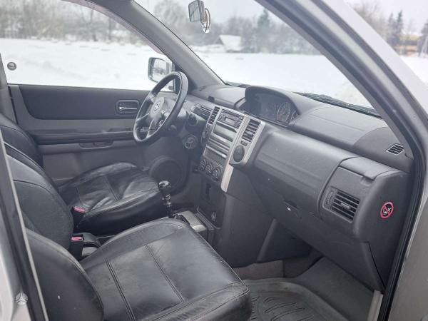 Pelēks Nissan X-Trail 2005 Viļņa, ar dzinēja tilpumu 2.18 L un nobraukumu 274 tūkst. km par 2000 €, foto 8 vietnē AUTOMOTO.COM.LV