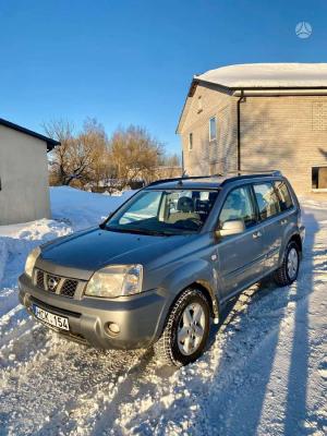 Pelēks Nissan X-Trail 2005 Kelmė, ar dzinēja tilpumu 2.18 L un nobraukumu 241 tūkst. km par 2350 €, foto  vietnē AUTOMOTO.COM.LV
