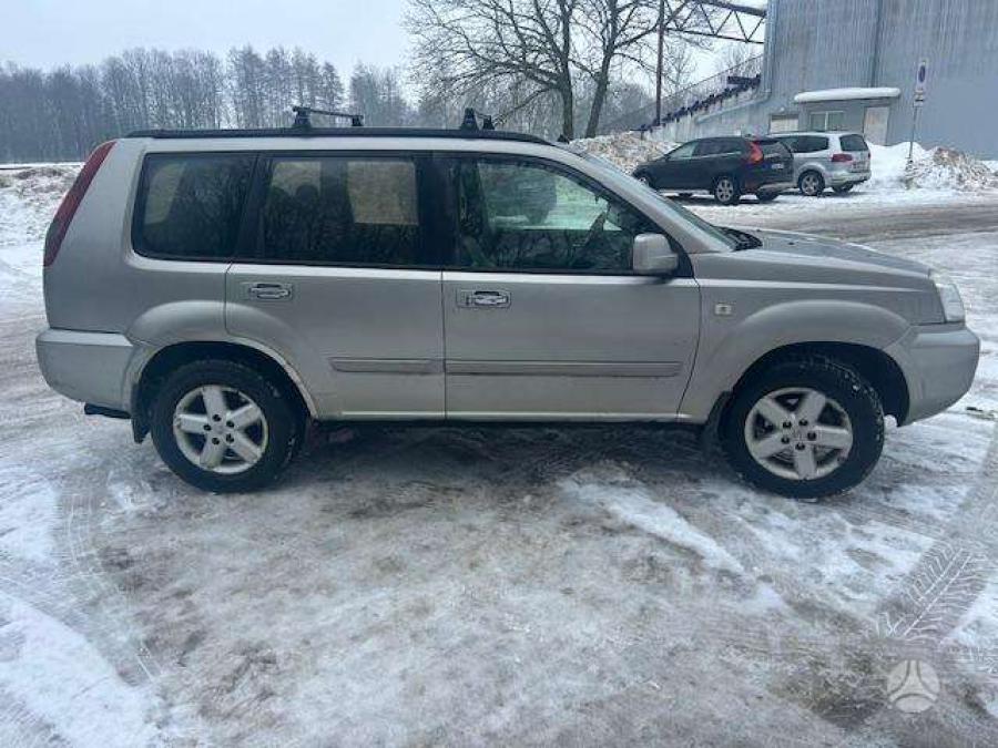 Grey Nissan X-Trail 2005 in Gargzdai, with an engine capacity of 2.18 L and mileage of 399 thousand km for 1950 €, photo 3 on AUTOMOTO.COM.LV