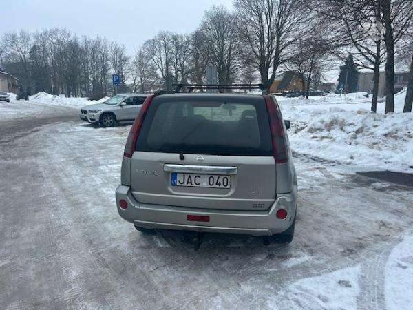 Grey Nissan X-Trail 2005 in Gargzdai, with an engine capacity of 2.18 L and mileage of 399 thousand km for 1950 €, photo 4 on AUTOMOTO.COM.LV