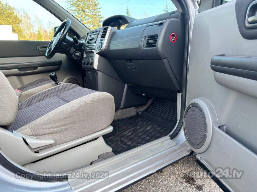 Pelēks Nissan X-Trail 2005 Paide, ar dzinēja tilpumu 2.20 L un nobraukumu 388 tūkst. km par 2890 €, foto 9 vietnē AUTOMOTO.COM.LV