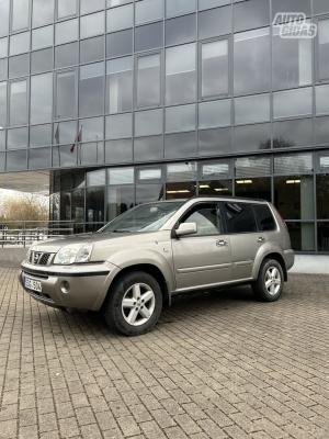 Pelēks Nissan X-Trail 2005 Klaipėda, ar dzinēja tilpumu 2.20 L un nobraukumu 369 tūkst. km par 2150 €, foto 3 vietnē AUTOMOTO.COM.LV