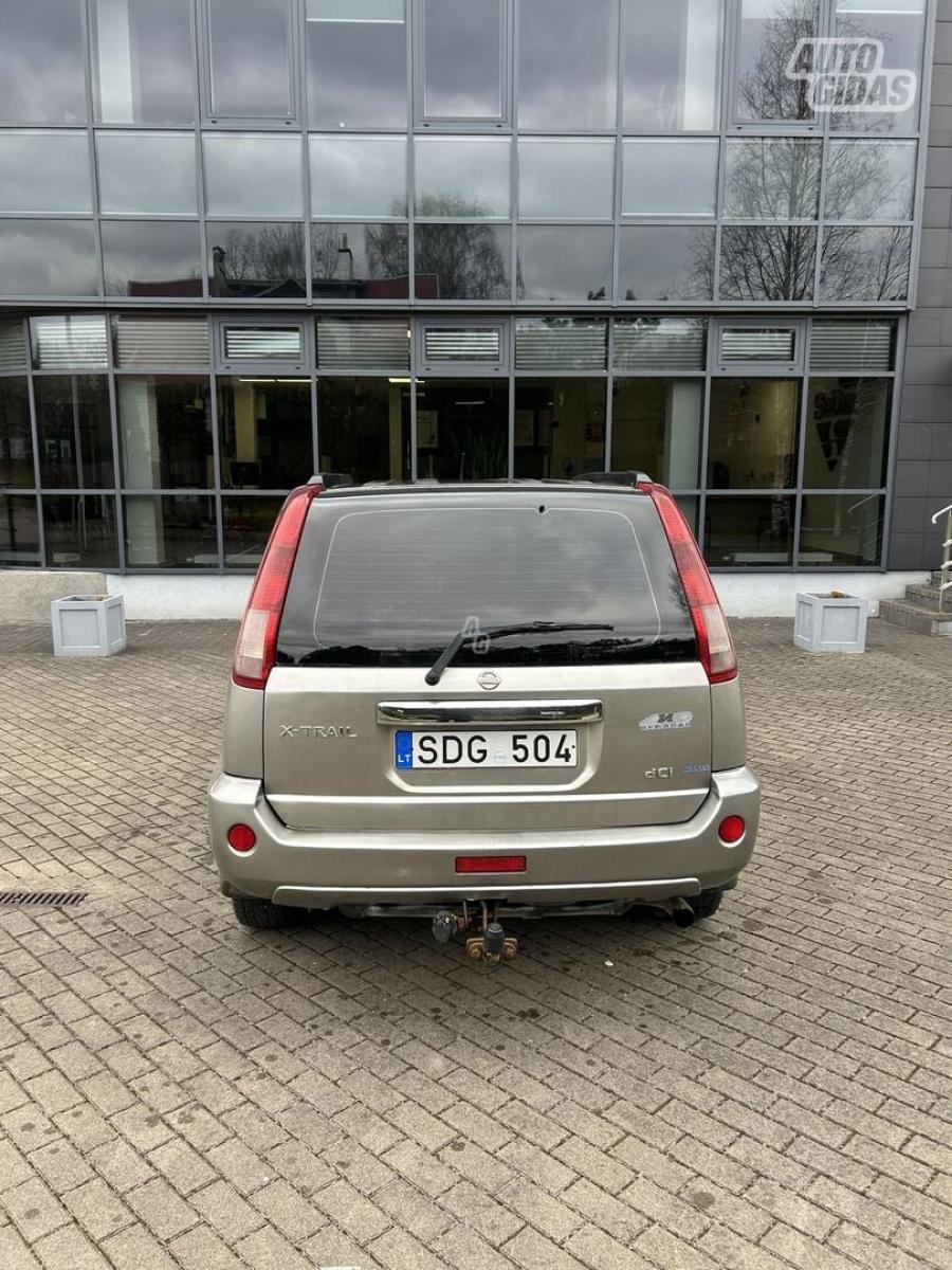 Pelēks Nissan X-Trail 2005 Klaipėda, ar dzinēja tilpumu 2.20 L un nobraukumu 369 tūkst. km par 2150 €, foto 8 vietnē AUTOMOTO.COM.LV