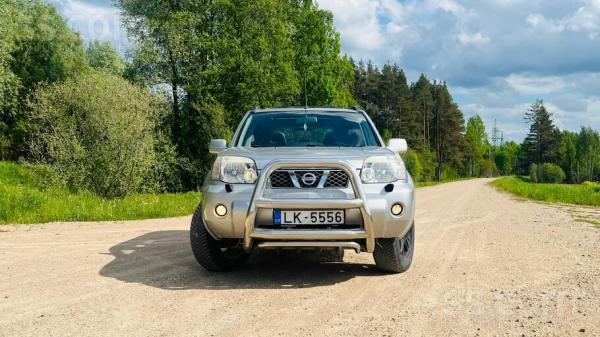 Grey Nissan X-Trail 2005 in Valmiera, with an engine capacity of 2.20 L and mileage of 385 thousand km for 1500 €, photo 3 on AUTOMOTO.COM.LV