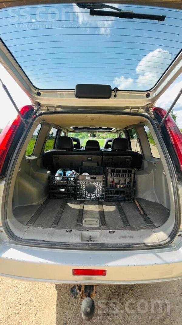 Grey Nissan X-Trail 2005 in Valmiera, with an engine capacity of 2.20 L and mileage of 385 thousand km for 1500 €, photo 5 on AUTOMOTO.COM.LV