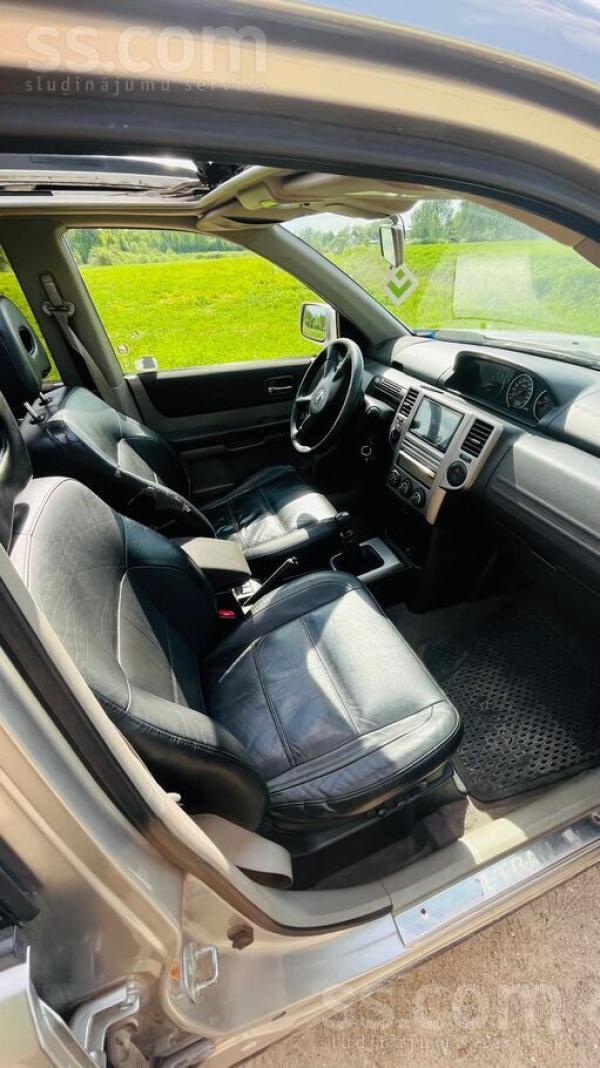 Grey Nissan X-Trail 2005 in Valmiera, with an engine capacity of 2.20 L and mileage of 385 thousand km for 1500 €, photo 10 on AUTOMOTO.COM.LV