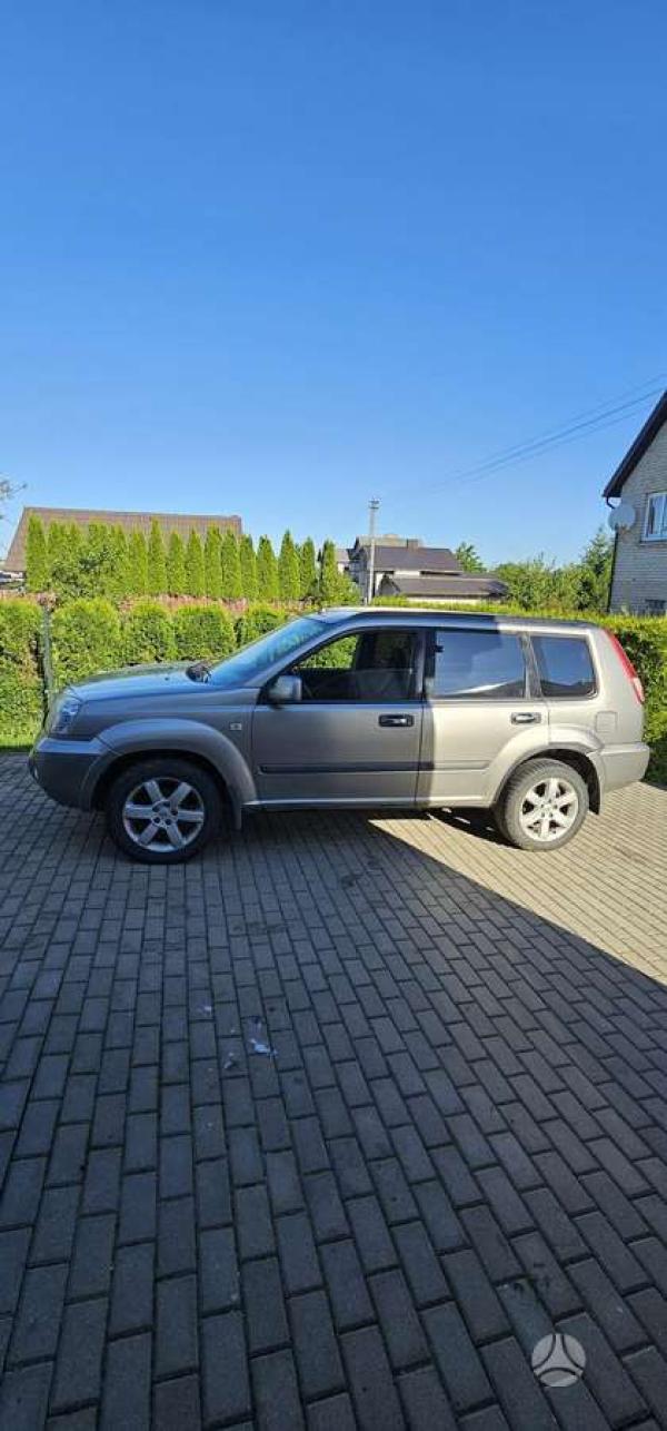 Pelēks Nissan X-Trail 2005 Viļņa, ar dzinēja tilpumu 2.18 L un nobraukumu 223 tūkst. km par 1500 €, foto 1 vietnē AUTOMOTO.COM.LV
