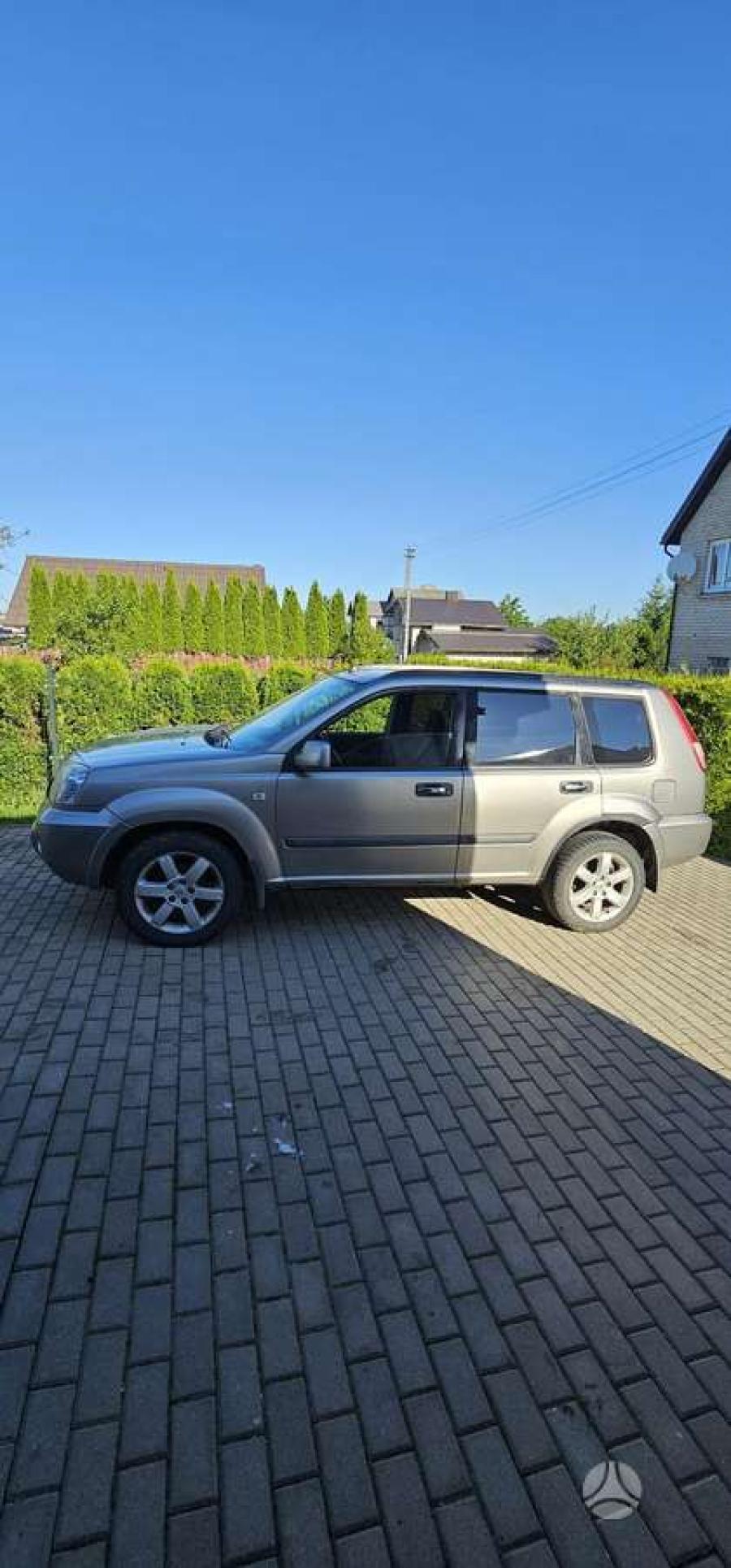 Grey Nissan X-Trail 2005 in Vilnius, with an engine capacity of 2.18 L and mileage of 223 thousand km for 1500 €, photo 1 on AUTOMOTO.COM.LV