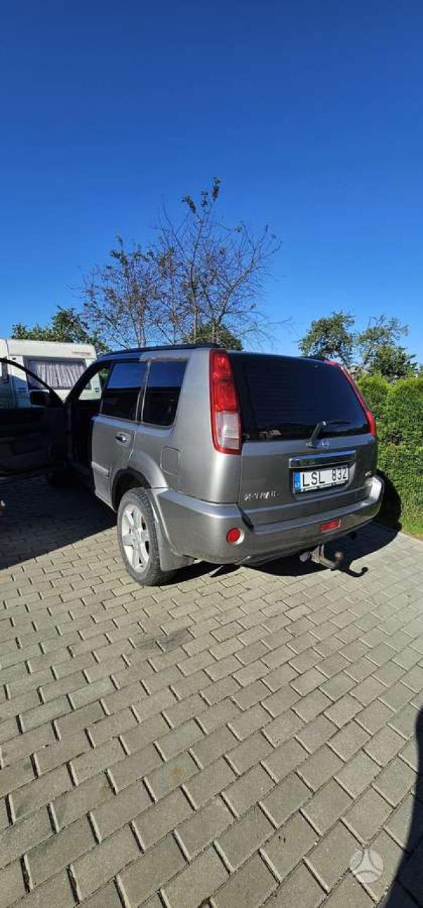 Pelēks Nissan X-Trail 2005 Viļņa, ar dzinēja tilpumu 2.18 L un nobraukumu 223 tūkst. km par 1500 €, foto 5 vietnē AUTOMOTO.COM.LV