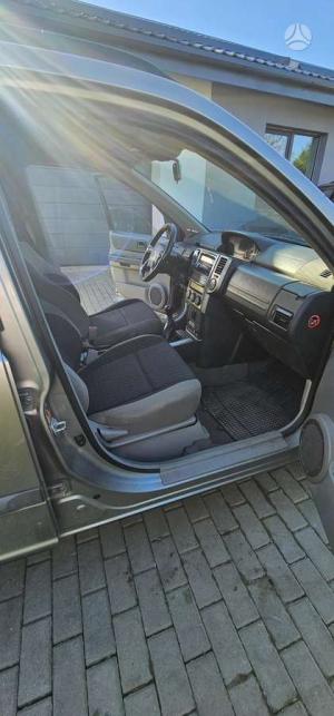 Grey Nissan X-Trail 2005 in Vilnius, with an engine capacity of 2.18 L and mileage of 223 thousand km for 1500 €, photo 8 on AUTOMOTO.COM.LV