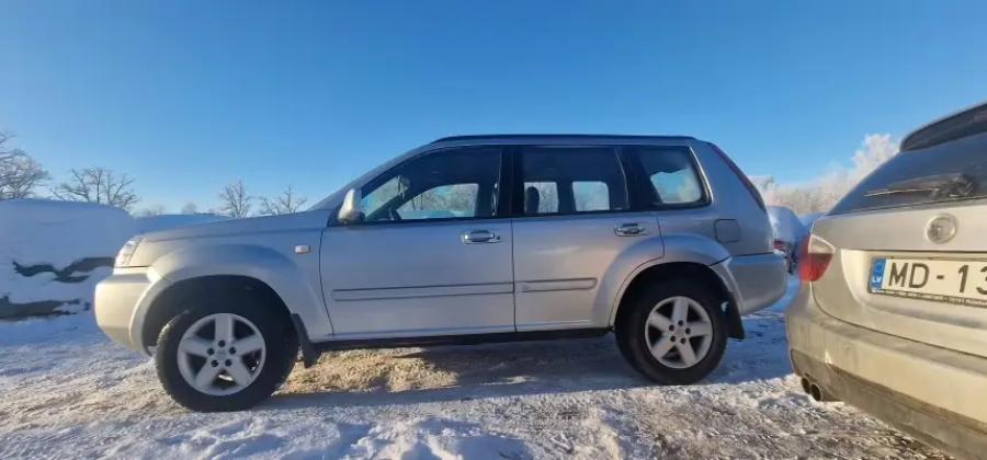 Grey Nissan X-Trail 2005 in Valmiera, with an engine capacity of 2.20 L and mileage of 405 thousand km for 2200 €, photo 7 on AUTOMOTO.COM.LV