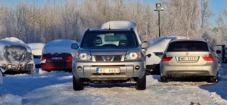 Grey Nissan X-Trail 2005 in Valmiera, with an engine capacity of 2.20 L and mileage of 405 thousand km for 2200 €, photo 9 on AUTOMOTO.COM.LV