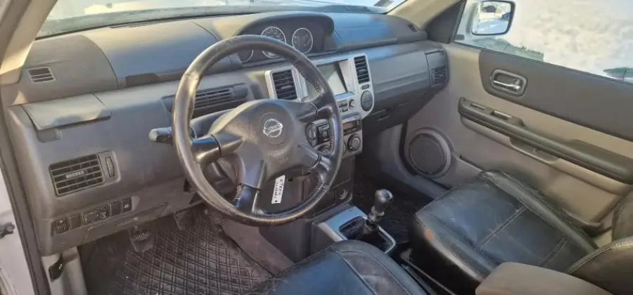 Grey Nissan X-Trail 2005 in Valmiera, with an engine capacity of 2.20 L and mileage of 405 thousand km for 2200 €, photo 12 on AUTOMOTO.COM.LV
