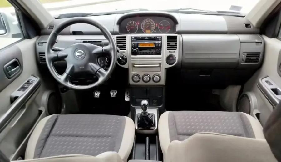 Grey Nissan X-Trail 2005 in Riga, with an engine capacity of 2.20 L and mileage of 328 thousand km for 3200 €, photo 7 on AUTOMOTO.COM.LV