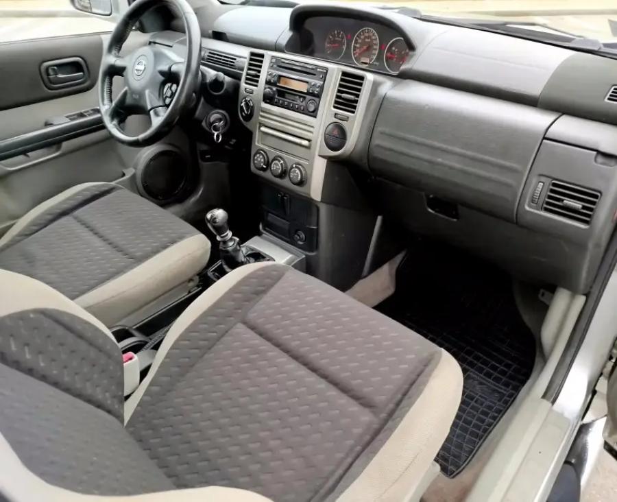 Grey Nissan X-Trail 2005 in Riga, with an engine capacity of 2.20 L and mileage of 328 thousand km for 3200 €, photo 8 on AUTOMOTO.COM.LV