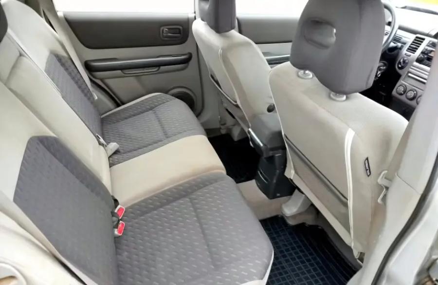 Grey Nissan X-Trail 2005 in Riga, with an engine capacity of 2.20 L and mileage of 328 thousand km for 3200 €, photo 9 on AUTOMOTO.COM.LV