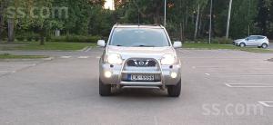 Pelēks Nissan X-Trail 2005 Rīga, ar dzinēja tilpumu 2.20 L un nobraukumu 385 tūkst. km par 1850 €, foto  vietnē AUTOMOTO.COM.LV