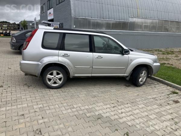 Grey Nissan X-Trail 2005 in Valmiera, with an engine capacity of 2.40 L and mileage of 0 thousand km for 400 €, photo 1 on AUTOMOTO.COM.LV