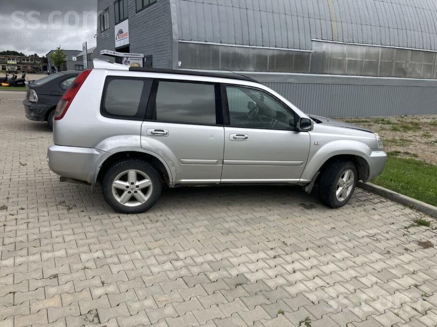 Grey Nissan X-Trail 2005 in Valmiera, with an engine capacity of 2.40 L and mileage of 0 thousand km for 400 €, photo 1 on AUTOMOTO.COM.LV