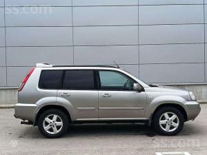 Pelēks Nissan X-Trail 2005 Rīga, ar dzinēja tilpumu 2.18 L un nobraukumu 234 tūkst. km par 1990 €, foto 6 vietnē AUTOMOTO.COM.LV