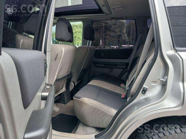 Grey Nissan X-Trail 2005 in Riga, with an engine capacity of 2.18 L and mileage of 234 thousand km for 1990 €, photo 9 on AUTOMOTO.COM.LV