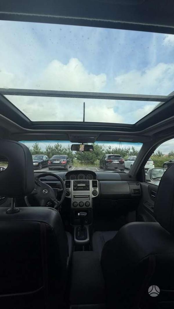 Pelēks Nissan X-Trail 2005 Palanga, ar dzinēja tilpumu 2.49 L un nobraukumu 239 tūkst. km par 2500 €, foto 6 vietnē AUTOMOTO.COM.LV