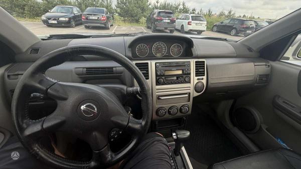 Pelēks Nissan X-Trail 2005 Palanga, ar dzinēja tilpumu 2.49 L un nobraukumu 239 tūkst. km par 2500 €, foto 7 vietnē AUTOMOTO.COM.LV